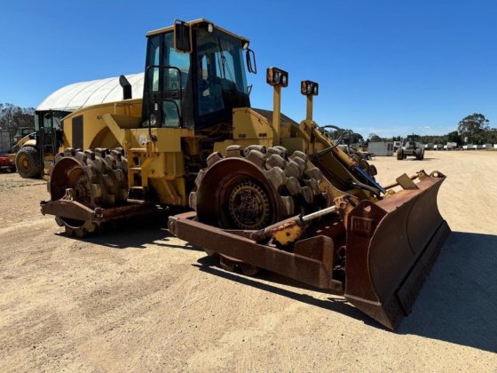 2001 Caterpillar 825G in Penrith, Australia