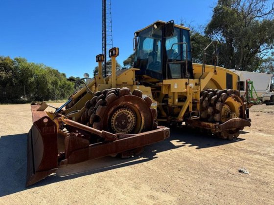 2001 Caterpillar 825G in Penrith, Australia