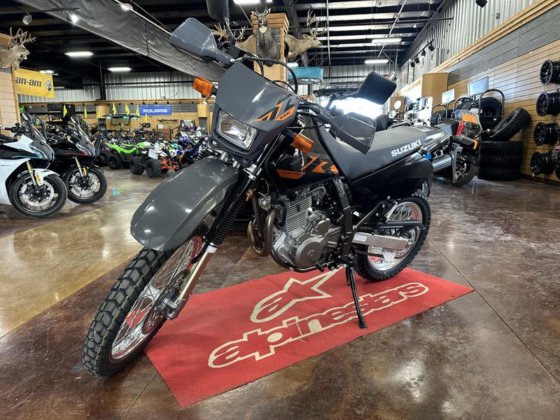 2025 Suzuki DR 650S SOLID BLACK AND IRON GREY in San Angelo, TX, USA
