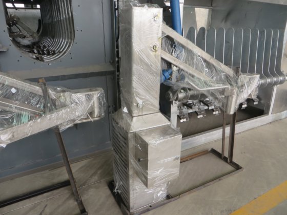 Loading/unloading automated mechanical robotic arm slaughtering machine ...