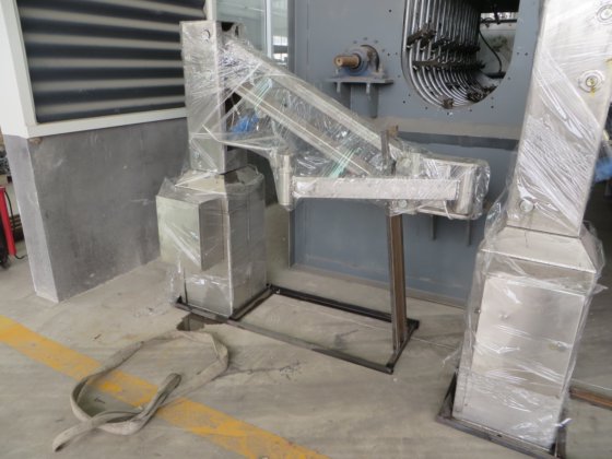 Loading/unloading automated mechanical robotic arm slaughtering machine ...