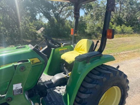 John Deere 3038E Tractor Loader in Webster, FL, USA