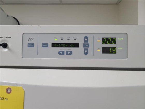 Thermo Scientific double-stack forma direct heat CO2 incubators in ...