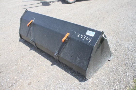 Alo 83" Euro quick attach bucket in Stratford, Ontario, Canada