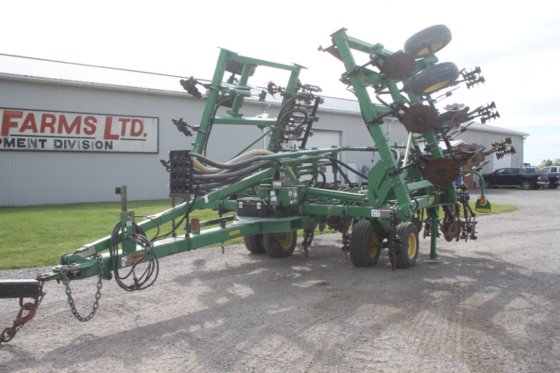 JD 2510S 12 row strip till, dry fert applicator in Stratford, Ontario ...