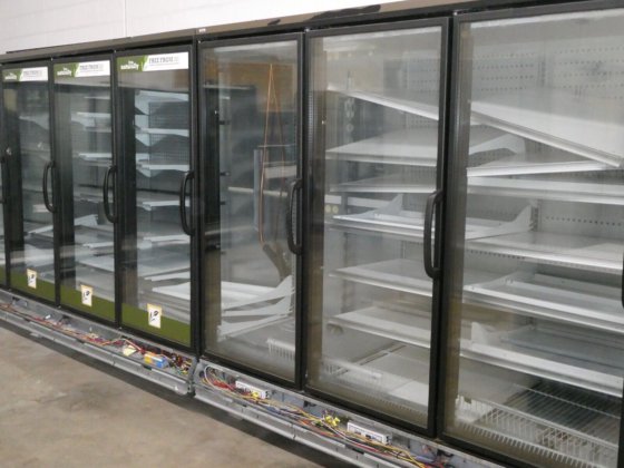 Commercial grocery/convenience walk-in coolers & freezers for customers