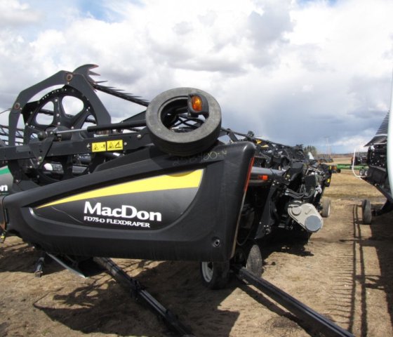 2014 MACDON FD75 JD ADAPTER in Paradise Hill, Saskatchewan, Canada
