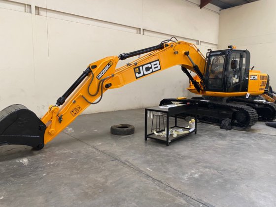 2018 JCB JS205 Crawler Excavator in Petit Raffray, Mauritius