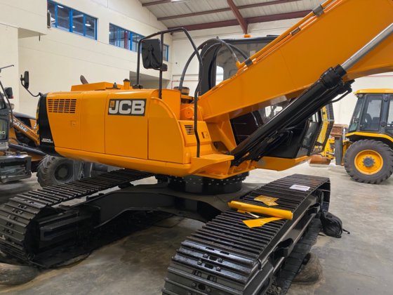 2018 JCB JS205 Crawler Excavator in Petit Raffray, Mauritius