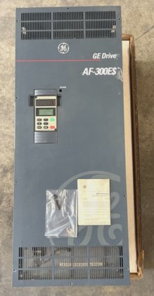 GE VARIABLE FREQUENCY DRIVE AF-300E$ 6KAF343075E$A1 in Coffeyville, KS, USA