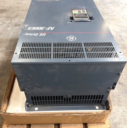GE VARIABLE FREQUENCY DRIVE AF-300E$ 6KAF343075E$A1 in Coffeyville, KS, USA