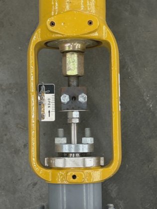 SULLIVAN & SONS GLOBE VALVE W/PNEUMATIC ACTUATOR 15758 TYPE 867 in ...