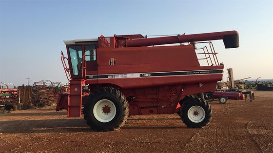 International Harvester 1480 Combine