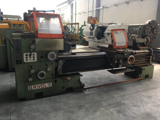 Traditional parallel lathe RIVOL 250 RL in Torrazza Coste, Italy