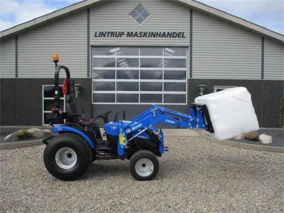 2026 Solis 26 HST with full hydraulic front loader on in Lintrup, Denmark