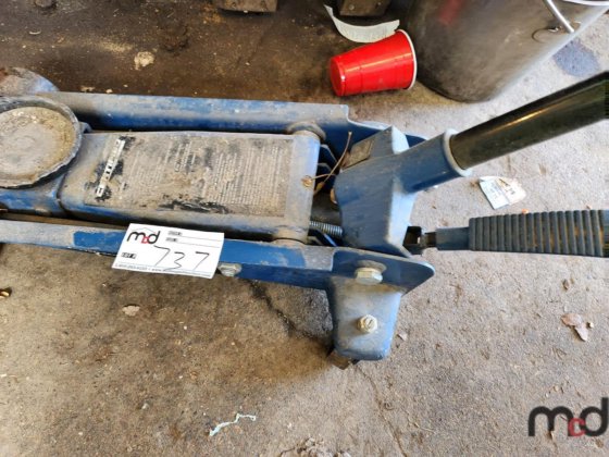 Mastercraft Floor Jack in Saskatoon, Saskatchewan, Canada