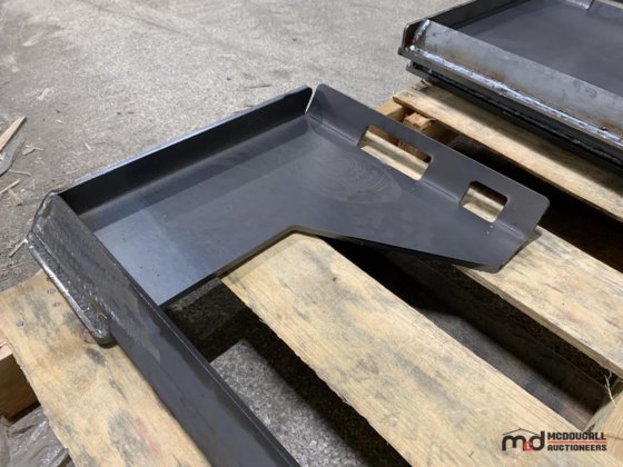 3/8" Skid Steer Quick Attach Mount Plate in Headingley, Manitoba, Canada