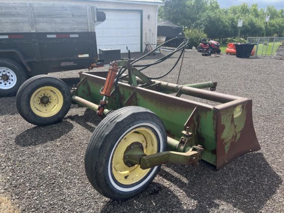 John Deere 8' Pull Behind Land Leveler in Saskatoon, Saskatchewan, Canada