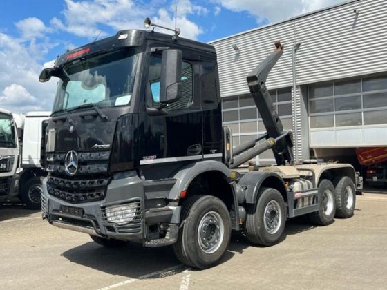 2017 Mercedes-Benz Arocs 3251 8x4 roll-off tipper Meiller 26 to, radio ...