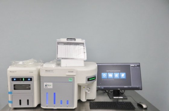 Attune NxT Flow Cytometer – 4 Laser System in Hudson, MA, USA