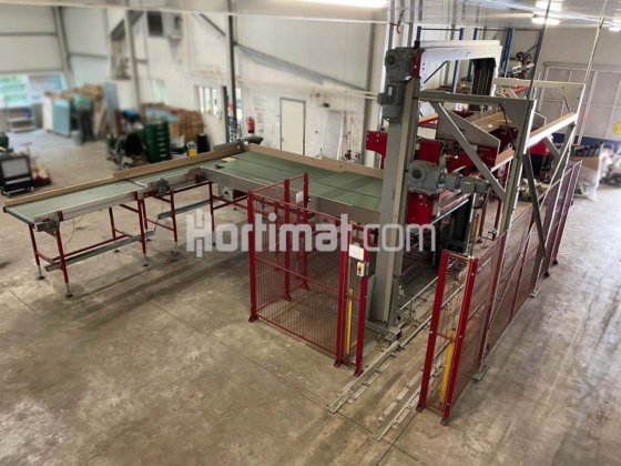 Taks Automatic container unloading system Pepper harvest containers in ...