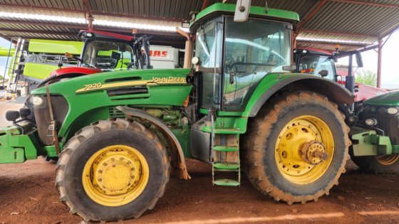 JOHN DEERE 7920 in Mpumalanga, South Africa