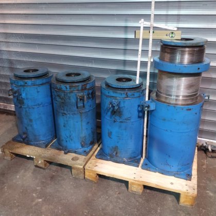 Heavy duty hydraulic cylinder with adjusting ring 250 t, 400 bar, 300 ...