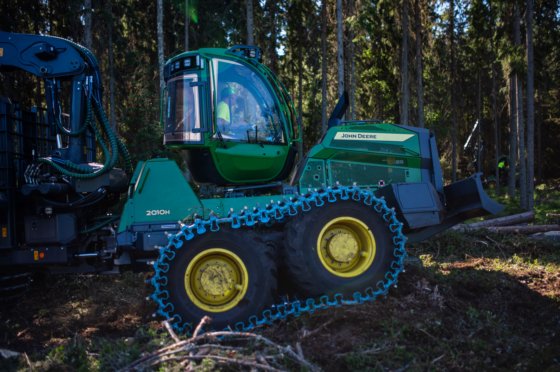 John Deere Forwarder 2010H in Kirchroth, Bavaria, Germany