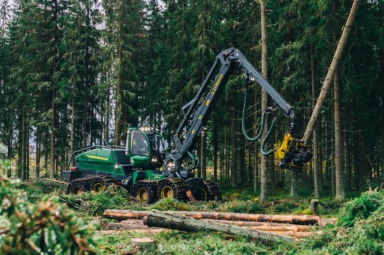 John Deere Harvester 1270H in Kirchroth, Bavaria, Germany