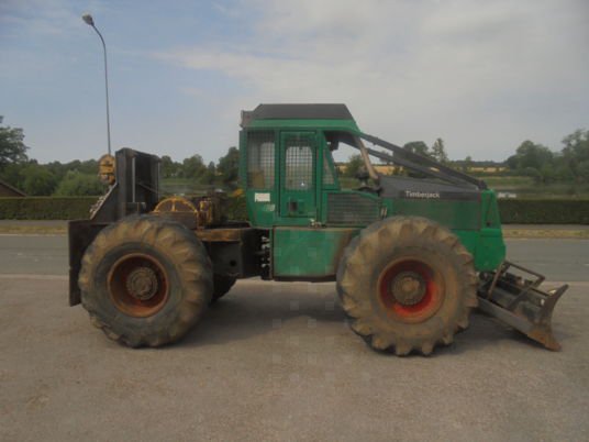 1995 Timberjack 240 B in Givry-en-Argonne, France