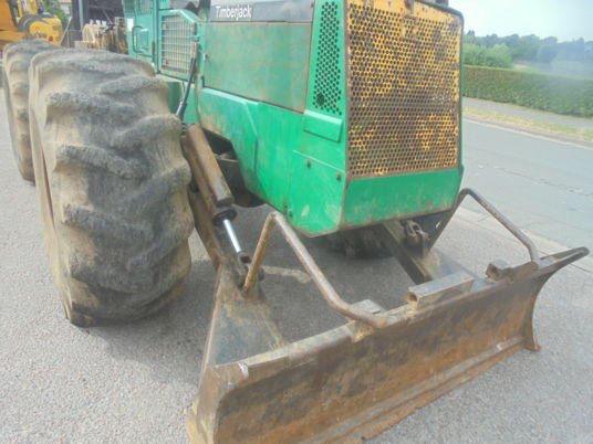 1995 Timberjack 240 B in Givry-en-Argonne, France