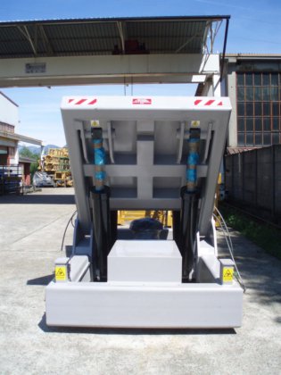 Hydraulic block tilting machine in Domegliara, Italy