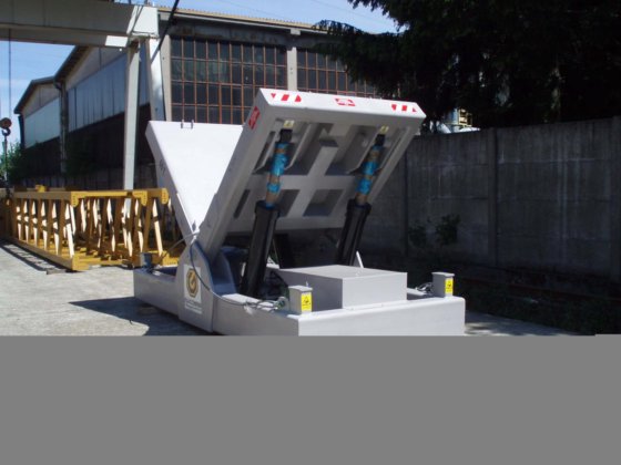 Hydraulic block tilting machine in Domegliara, Italy