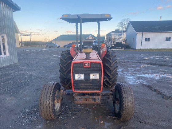 2006 Massey Ferguson 563 Tractor in Princeville, Quebec, Canada