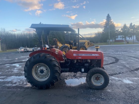 2006 Massey Ferguson 563 Tractor in Princeville, Quebec, Canada