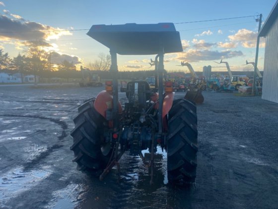 2006 Massey Ferguson 563 Tractor in Princeville, Quebec, Canada