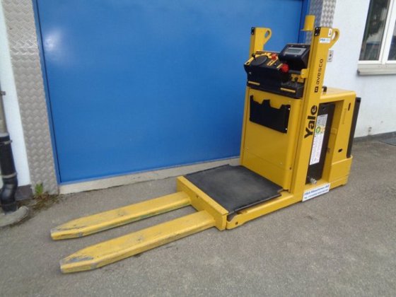 YALE medium lift order picker model MO10EAC in Aarwangen, Bern, Switzerland