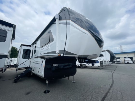 2026 Jayco Pinnacle 32RLTS in Charlotte, NC, USA