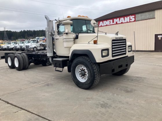 2001 Mack RD690S in Canton, OH, USA