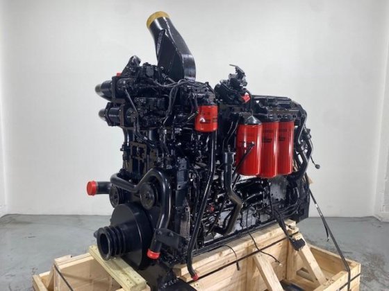 KOMATSU SAA6D140E-5 in Chicago, IL, USA