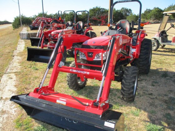 Mahindra 1626 4WD HST Tractor w/Loader / 16264FHIL in Leander, TX, USA