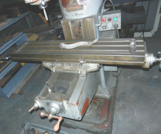 MAXIMART 9" x 42" MILLING MACHINE VARIABLE SPEED in Miami, FL, USA