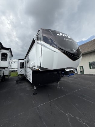 2026 Jayco PINNACLE 38FBRK in Hazelwood, MO, USA