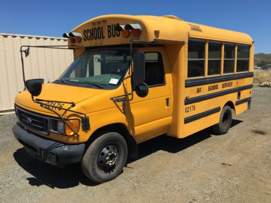 2003 Ford E350 23-Passenger Bus in Lake Elsinore, CA, USA