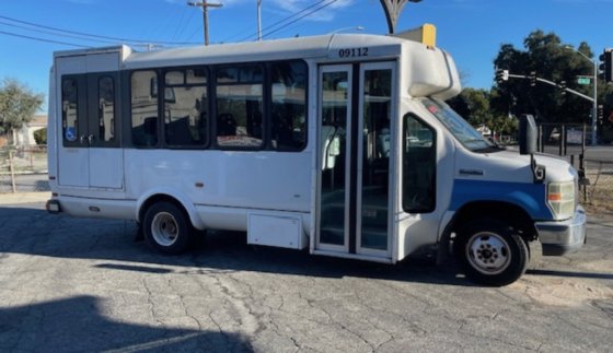 2009 Ford E450 12-Passenger Shuttle Bus in Lake Elsinore, CA, USA
