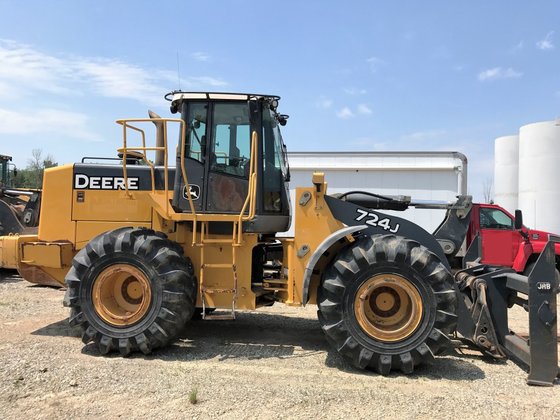 John Deere 724J Wheel Loader