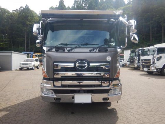 2011 Hino PROFIA in Tokyo, Japan