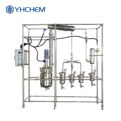 High vacuum degree distillation column with reflux ratio controller in ...
