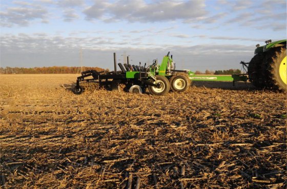 2025 Unverferth Ripper-Stripper 332 8-Row, 38" Folding in Chatham-Kent ...