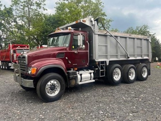 2004 MACK GRANITE CV713 in Coopersburg, PA, USA